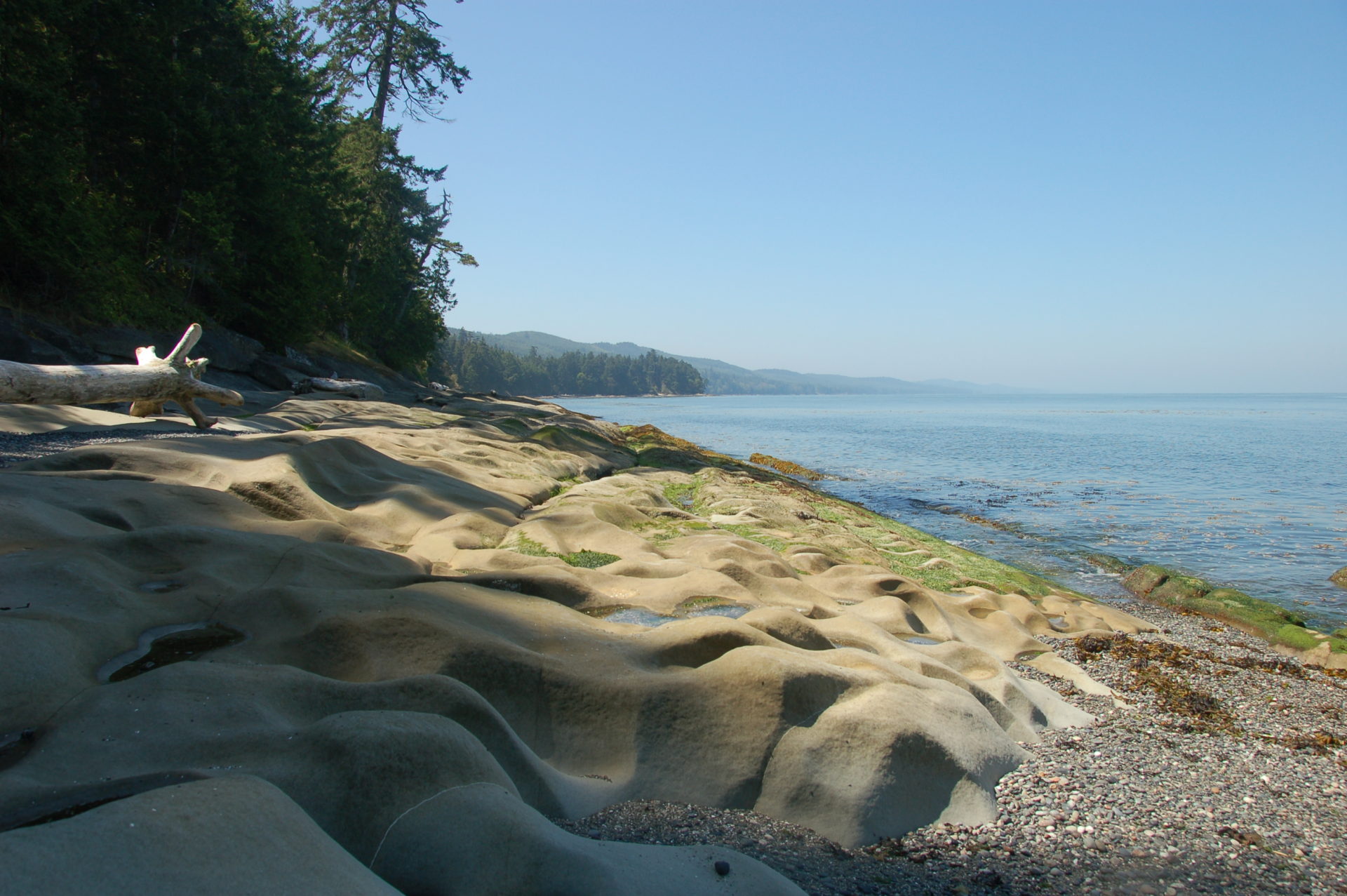 Active Pass Beach House – An idyllic retreat that stirs all your senses.